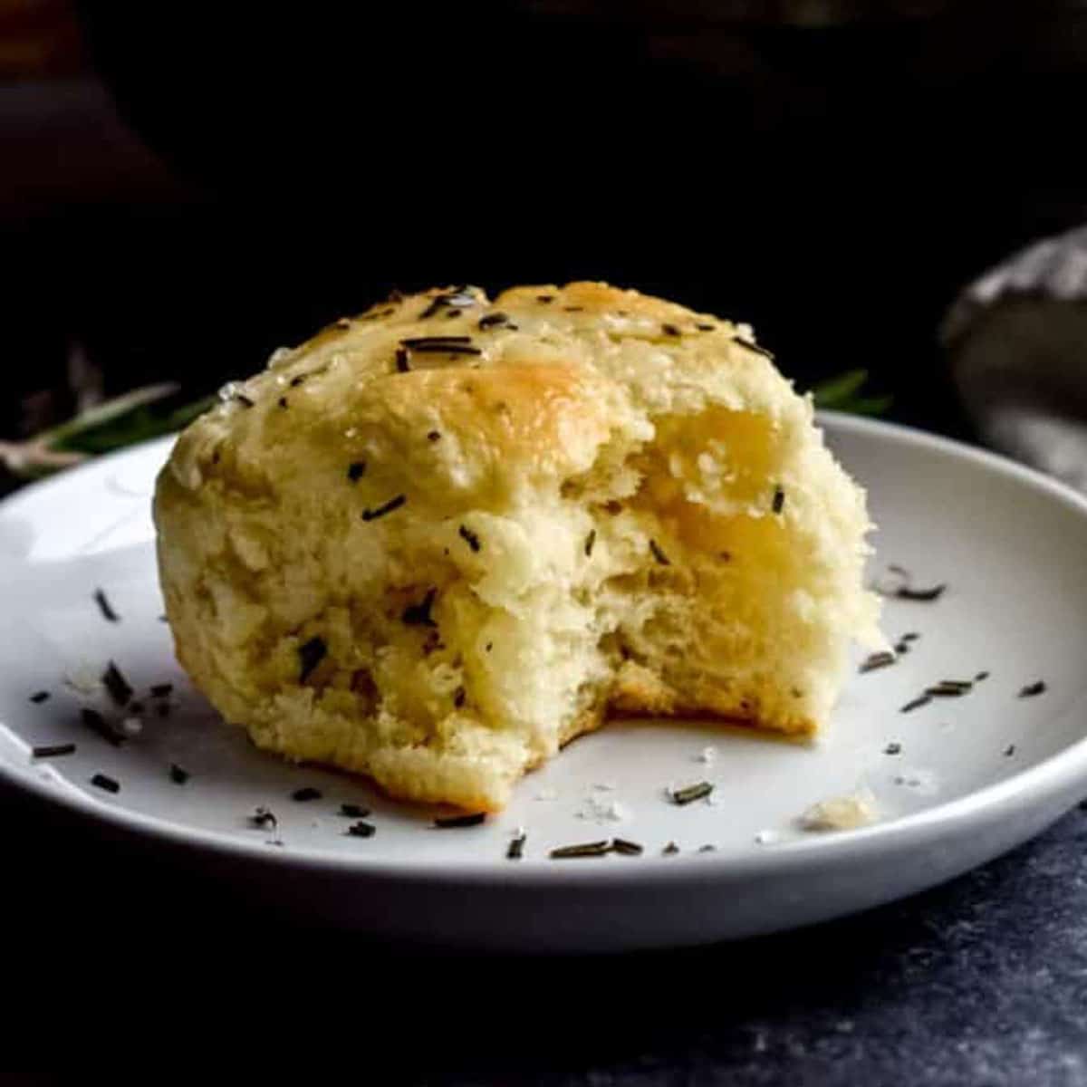 Rosemary Sea Salt Dinner Rolls - Stress Baking
