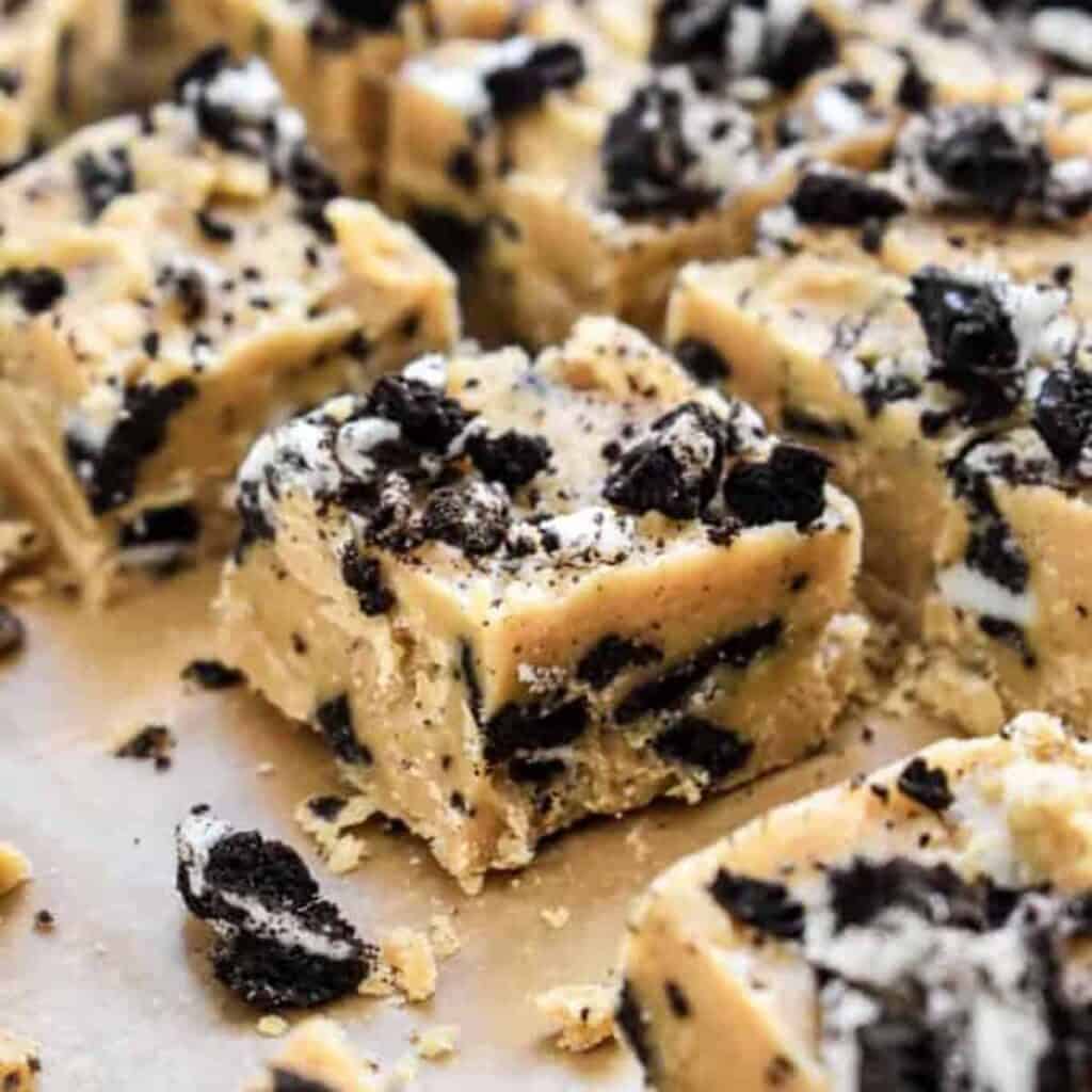 Easy Peanut Butter Oreo Fudge - Stress Baking