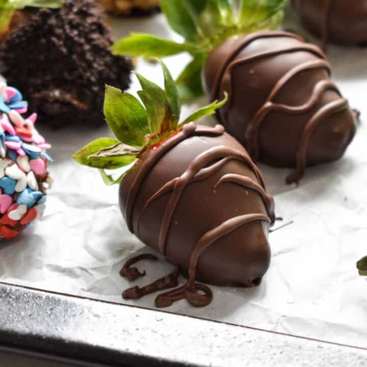 Easy Chocolate Covered Strawberries - Stress Baking